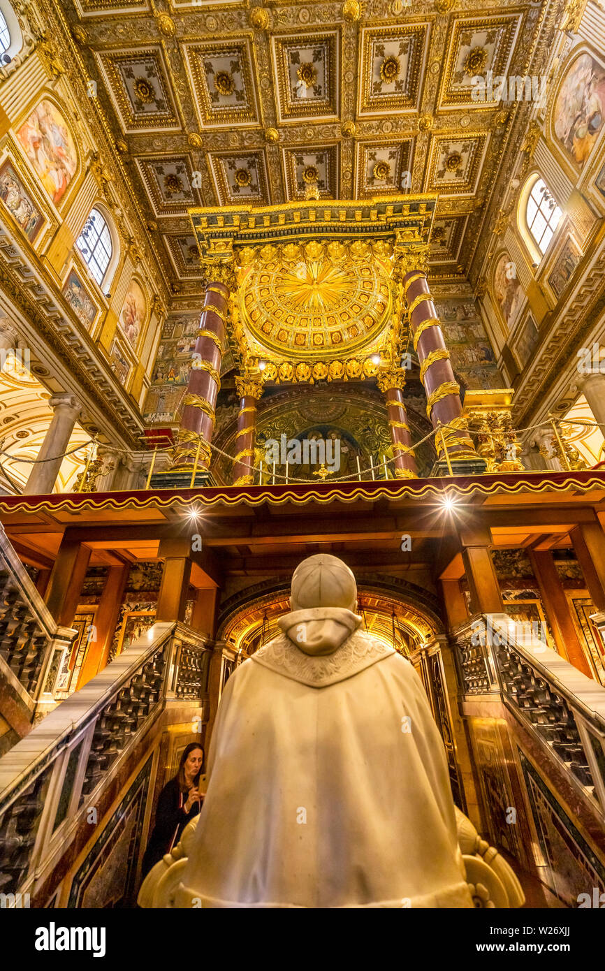 Il Papa prega statua tomba la Basilica di Santa Maria Maggiore a Roma ...