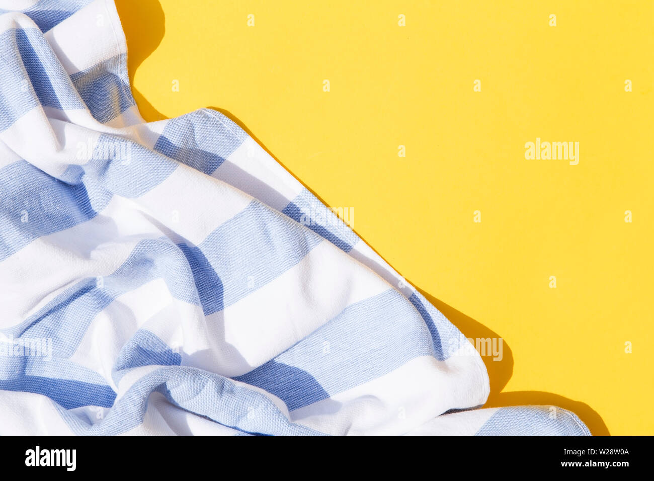 Telo mare giallo immagini e fotografie stock ad alta risoluzione - Alamy