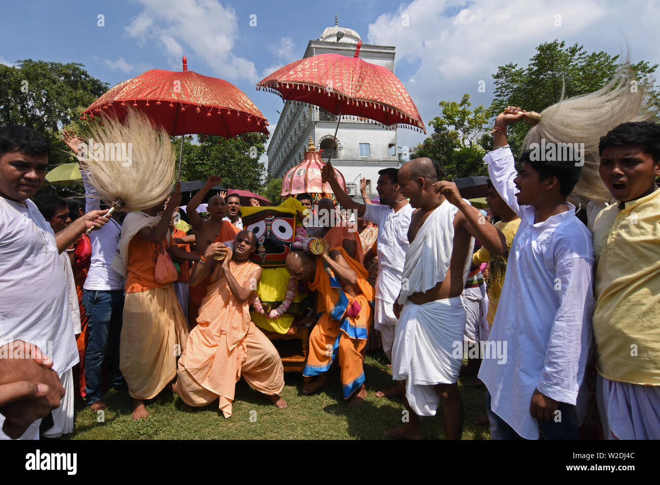 Il trasporto di lord jagannath a habibpur iskcon immagini e fotografie ...