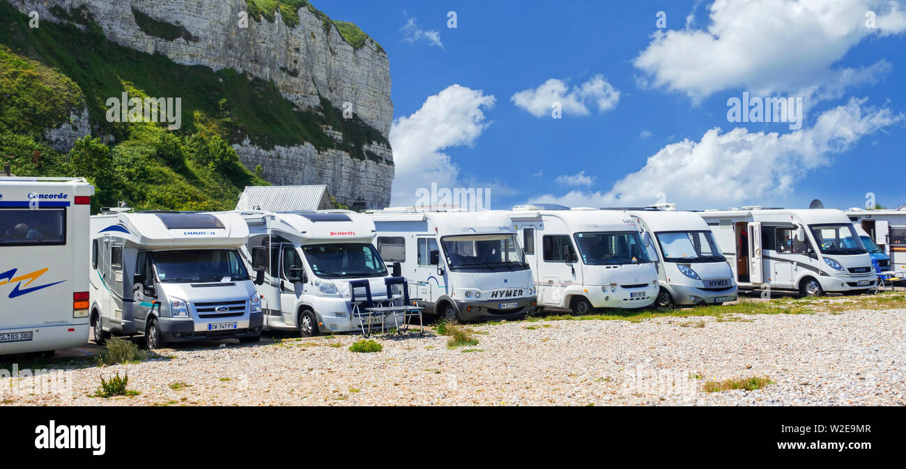 Autocaravan / CAMPER / camper parcheggiato lungo la costa francese a ...