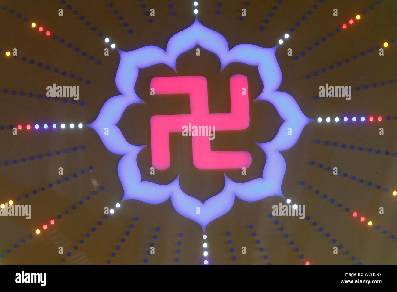 Svastica buddista immagini e fotografie stock ad alta risoluzione - Alamy