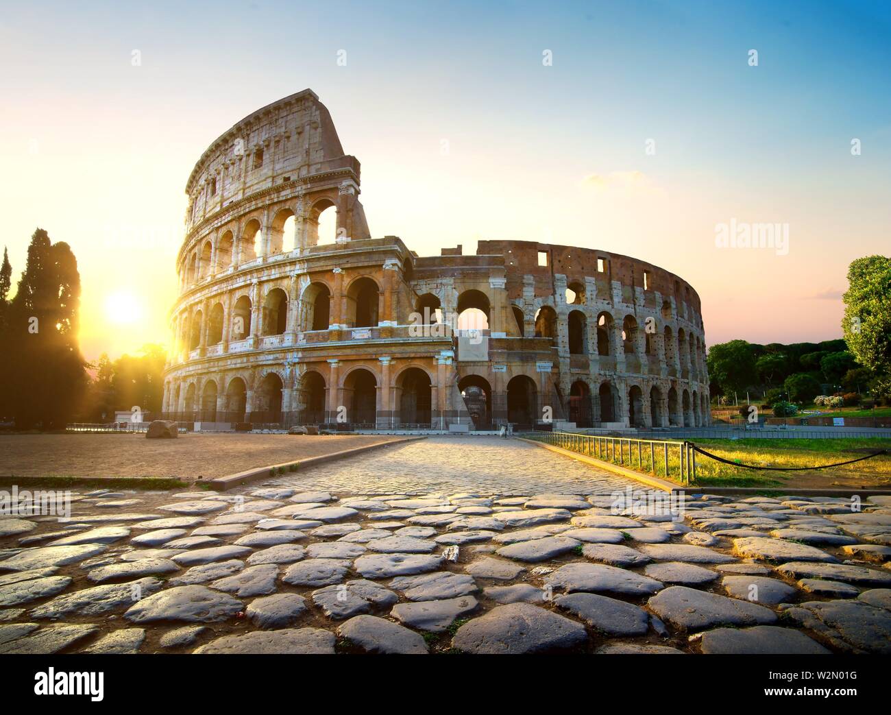 Al monumento del colosseo a roma immagini e fotografie stock ad alta ...