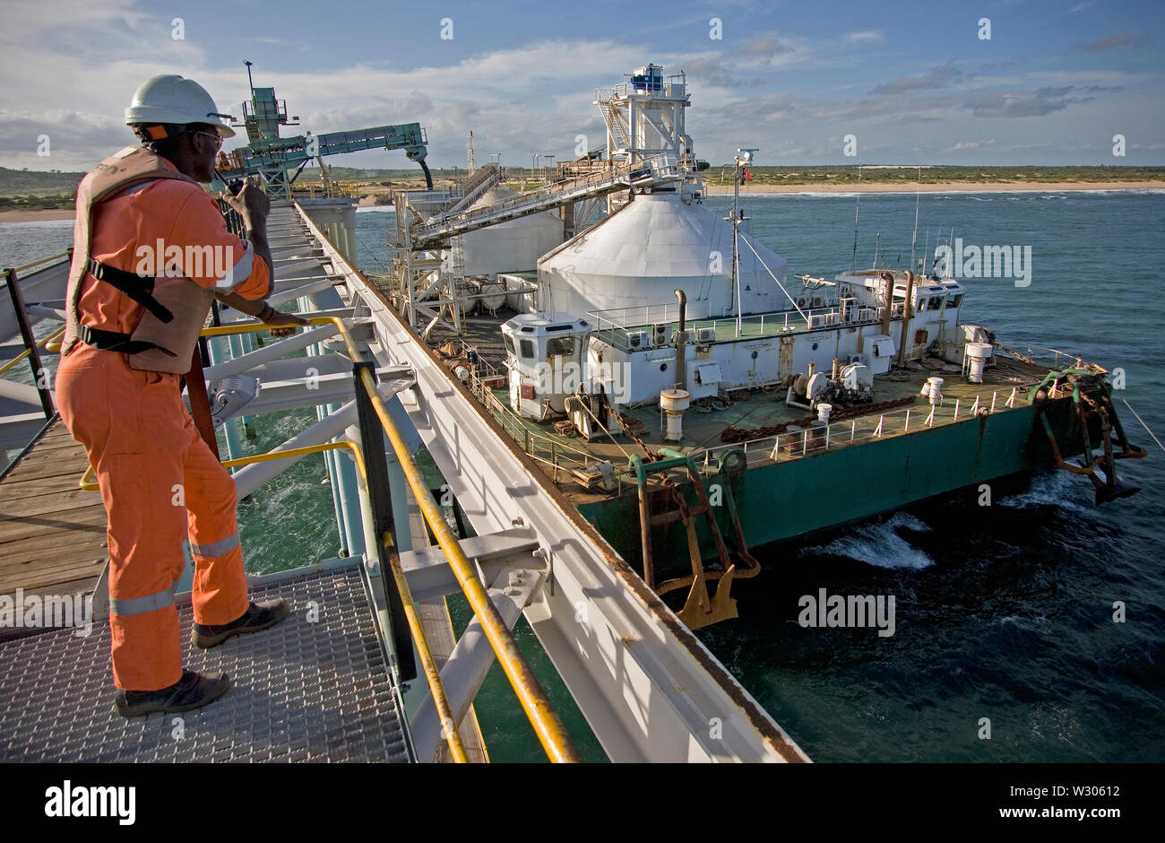Estrazione, gestione e trasporto di sabbie minerali di titanio ...