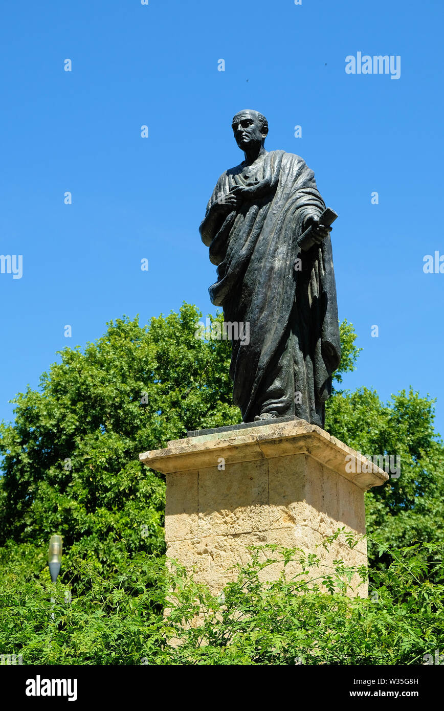 Statua di Lucius Annaeus Seneca, o Seneca il giovane, a Cordoba, Spagna ...
