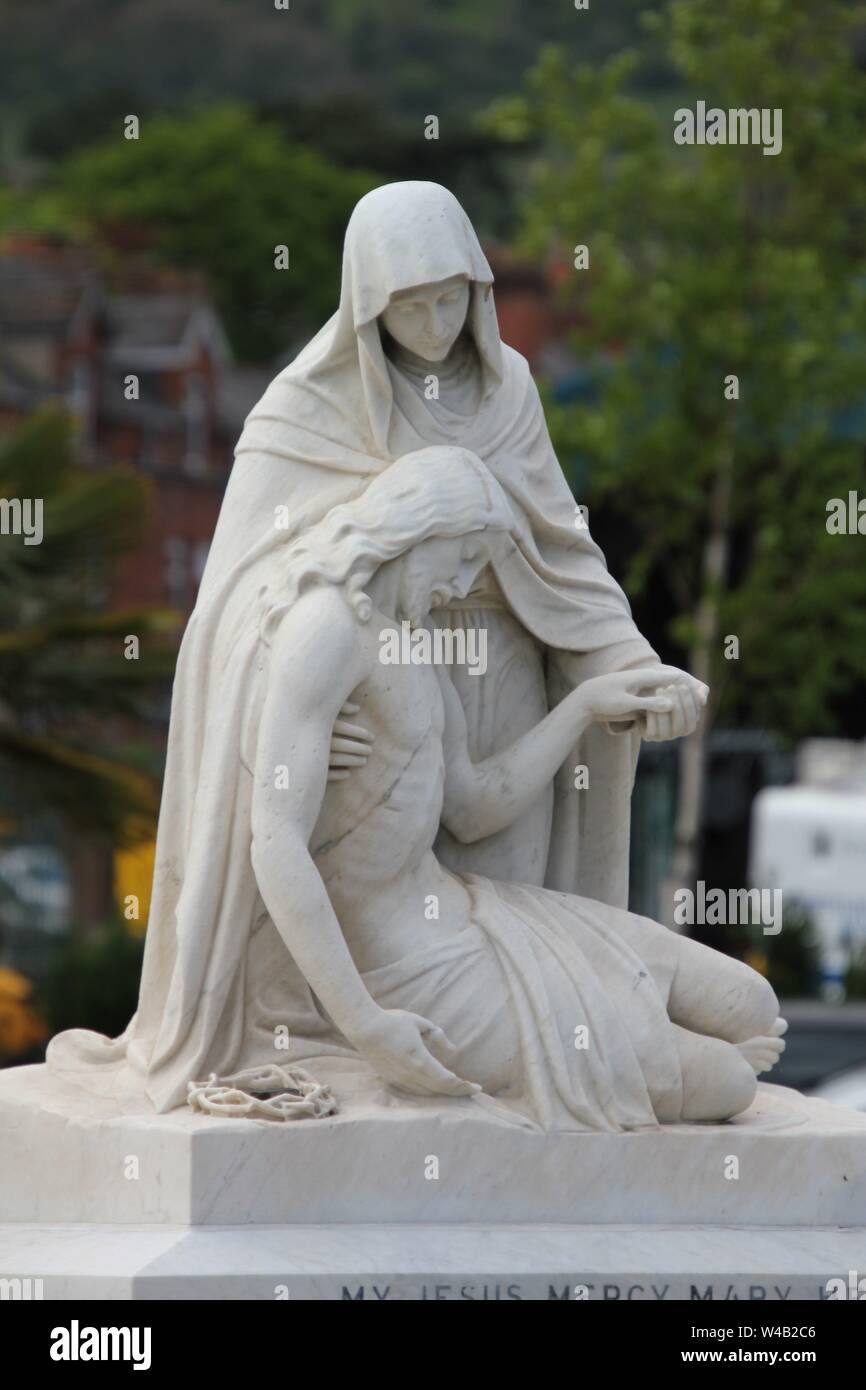 Statue madonna medievali immagini e fotografie stock ad alta ...