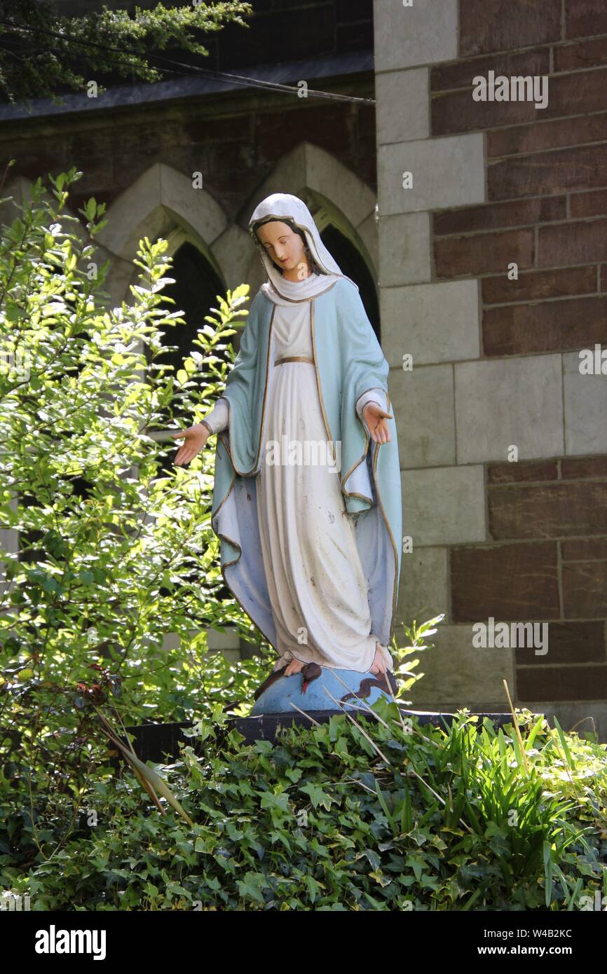 Statue madonna medievali immagini e fotografie stock ad alta ...