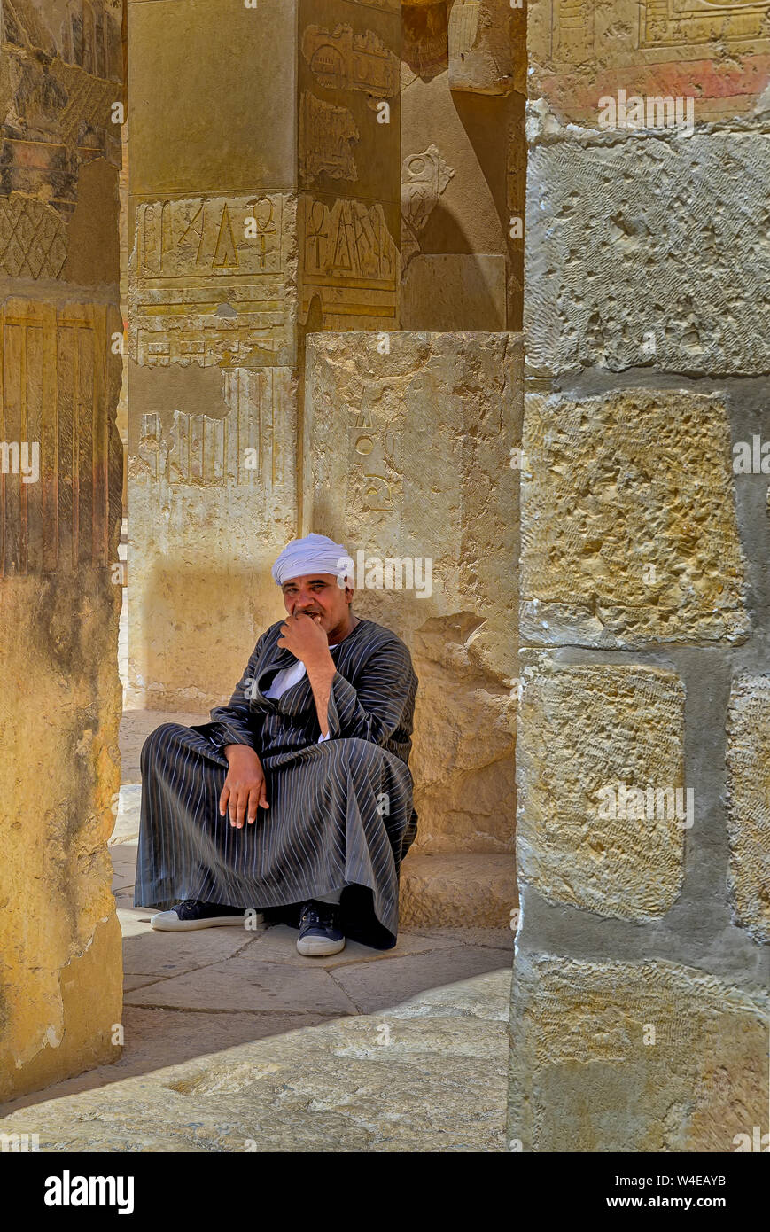 Tempio mortuario di guardia del tempio della regina hatshepsut al ...