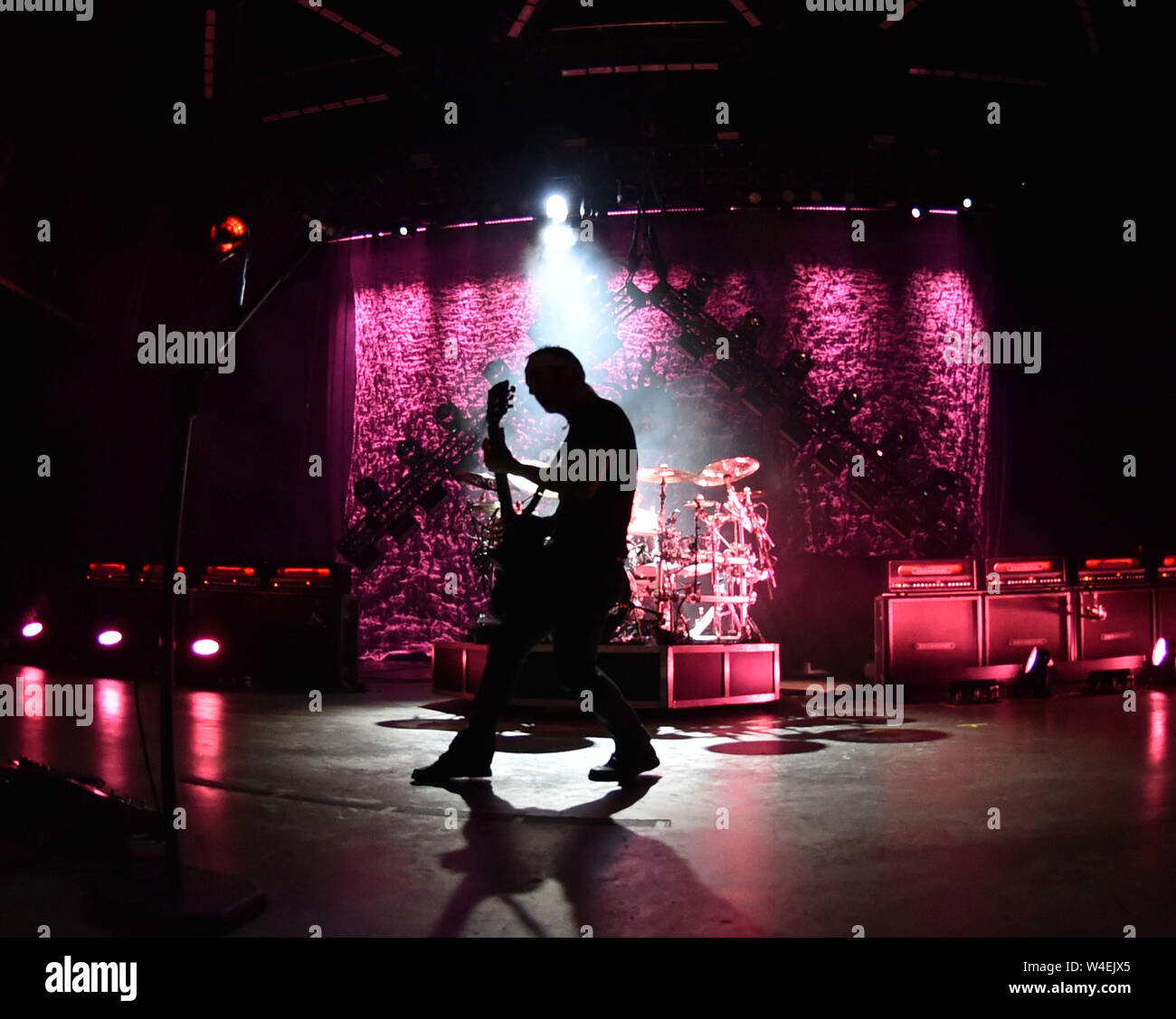 Robbie merrill bass immagini e fotografie stock ad alta risoluzione - Alamy