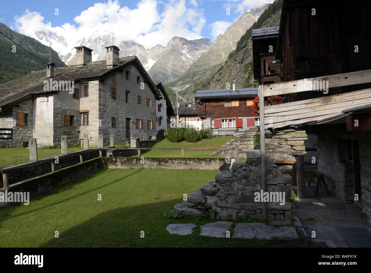 Vecchia casa walser e mea immagini e fotografie stock ad alta ...