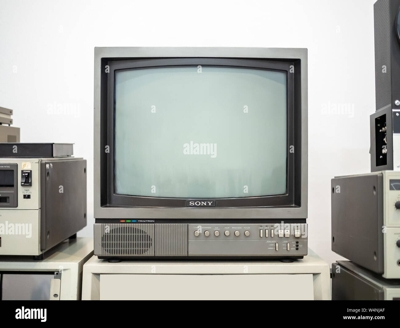 Sony trinitron tv immagini e fotografie stock ad alta risoluzione - Alamy