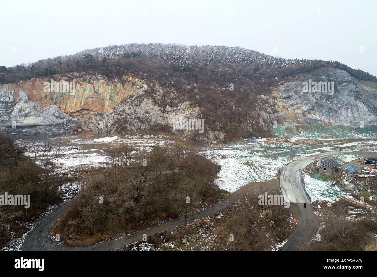 Una scultura di Fuxi, una cultura eroe di leggende cinesi e mitologia e ...