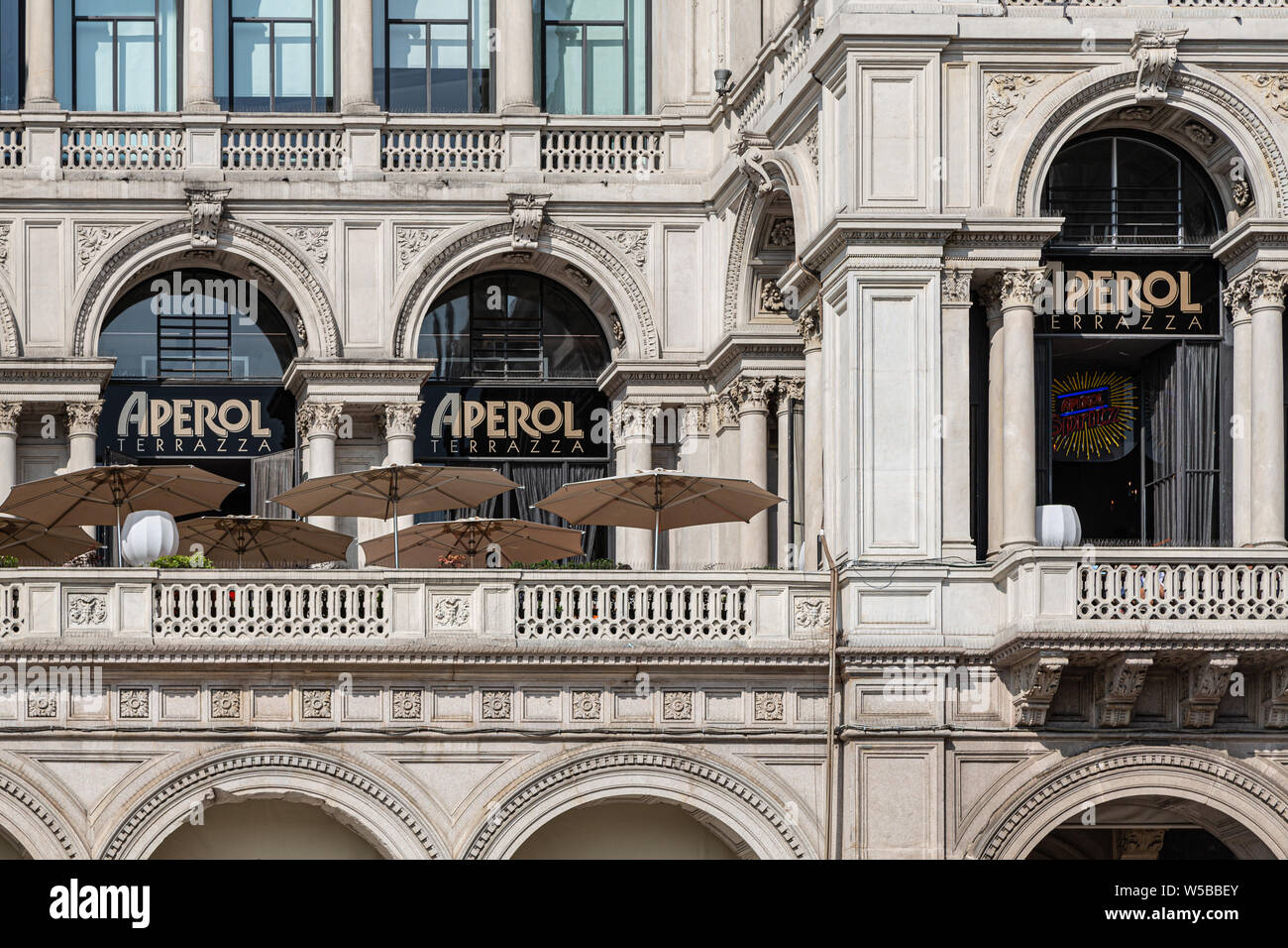 Terrazza aperol immagini e fotografie stock ad alta risoluzione - Alamy