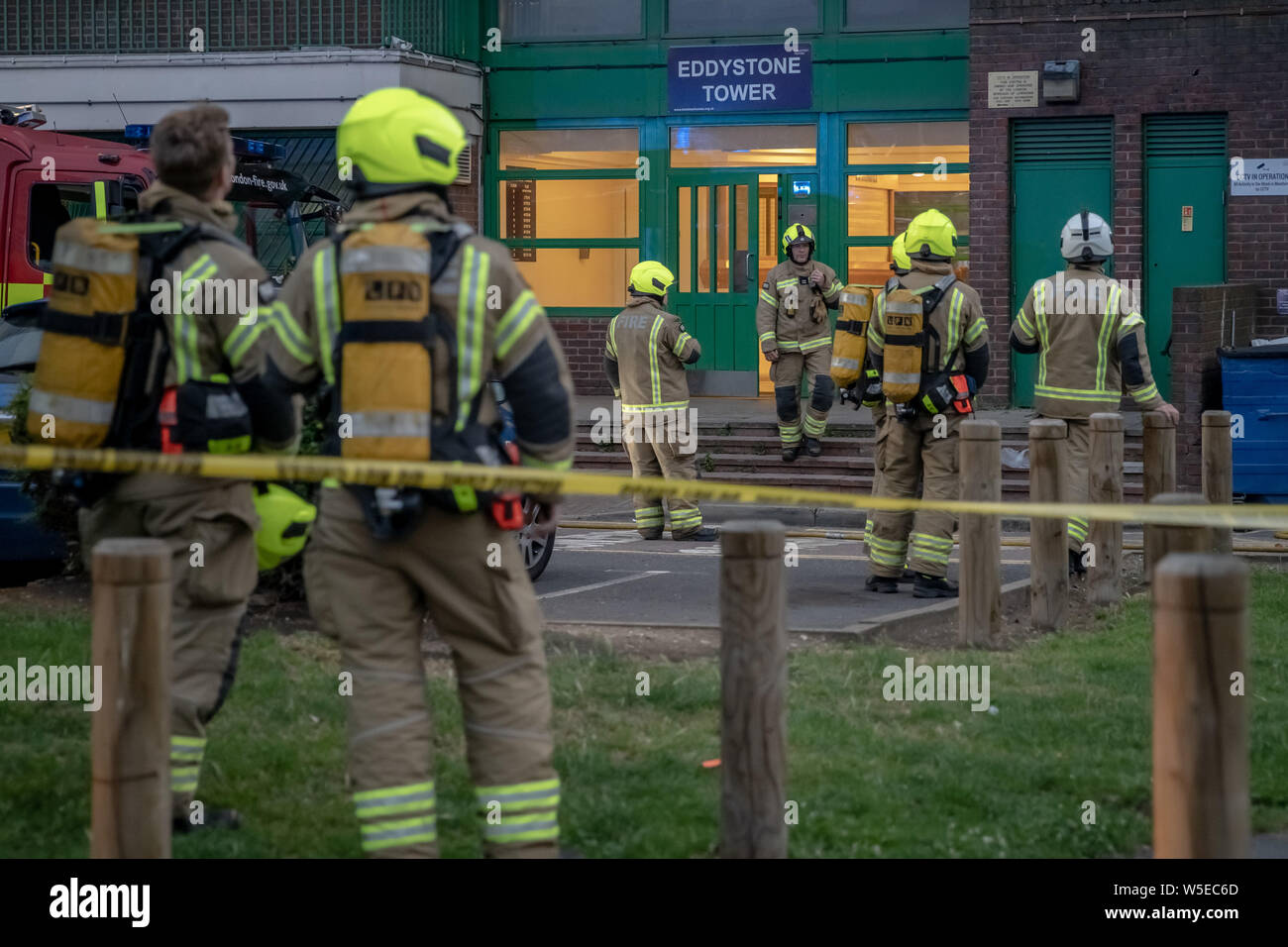 Fire tower block lfb immagini e fotografie stock ad alta risoluzione ...