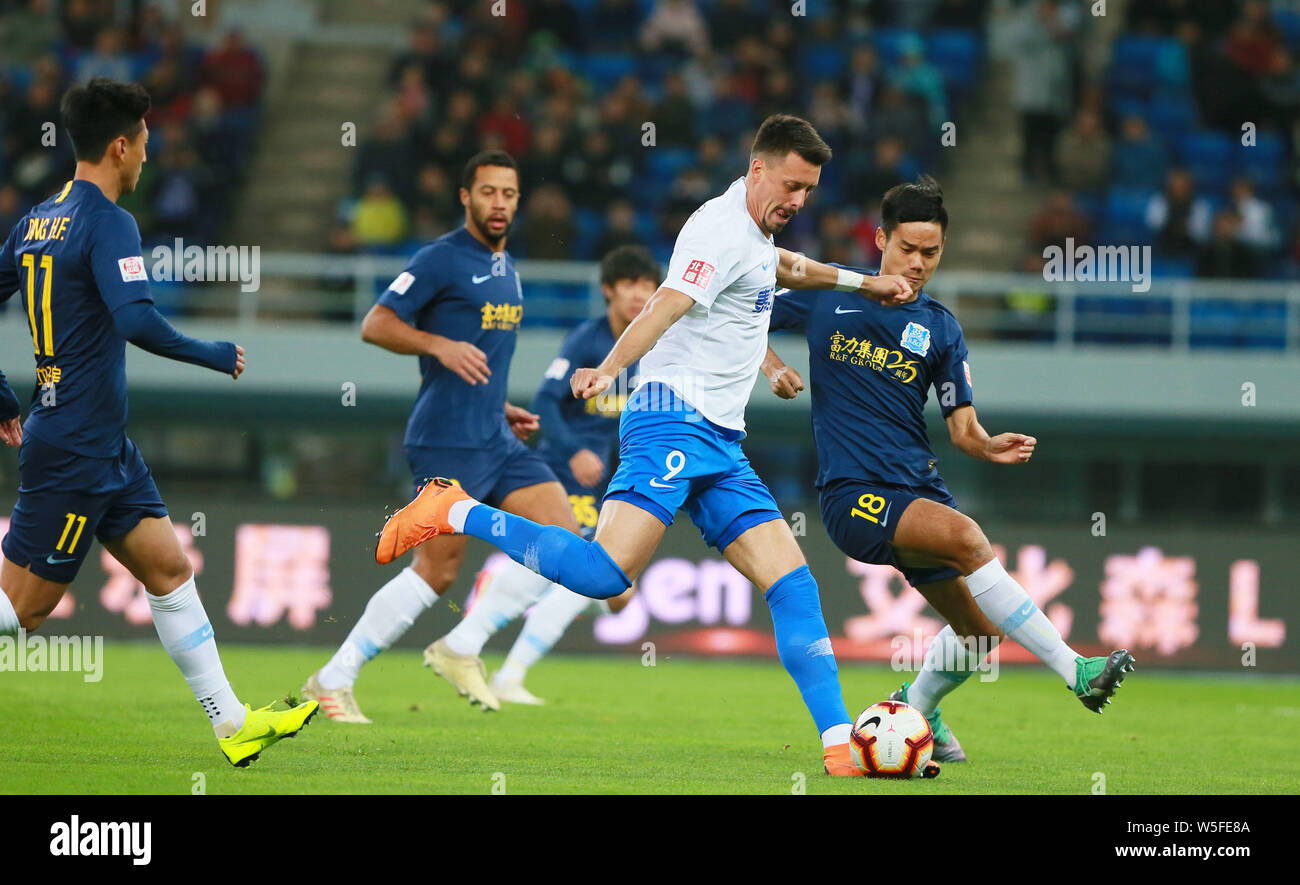 Il calcio tedesco giocatore Sandro Wagner, centro di Tianjin TEDA passa ...
