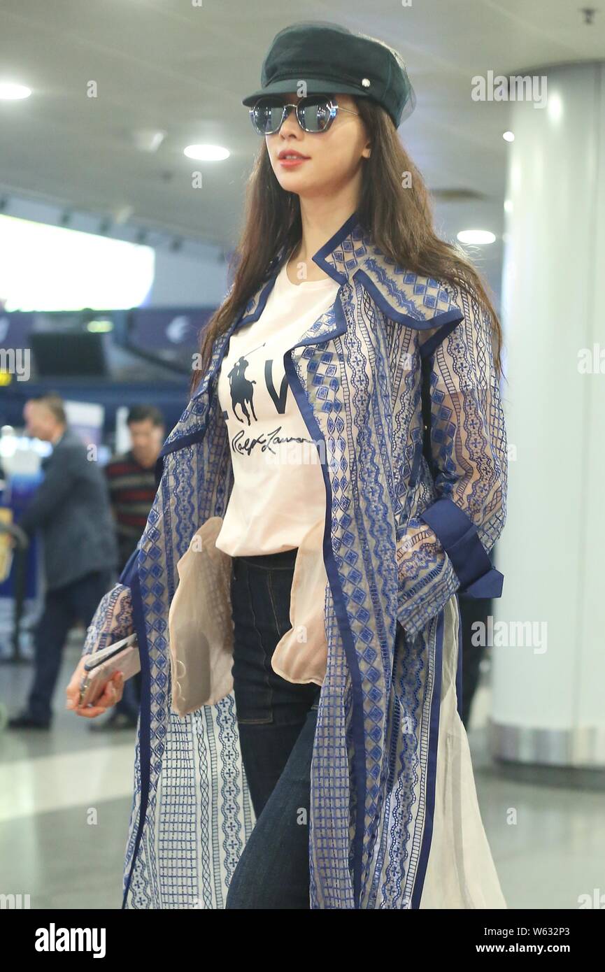 Modello di Taiwan e attrice Lin Chi-ling arriva presso l'Aeroporto ...