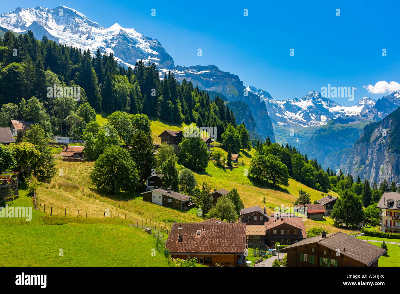Villaggio Di Montagna Immagini e Fotos Stock - Alamy