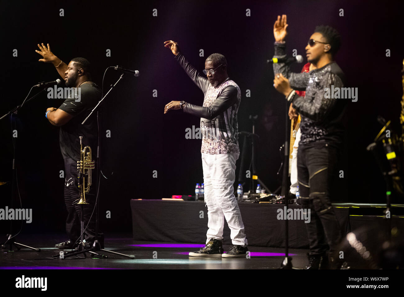 Kool & Gang esibirsi dal vivo sul palco del Salao Preto e Prata in ...