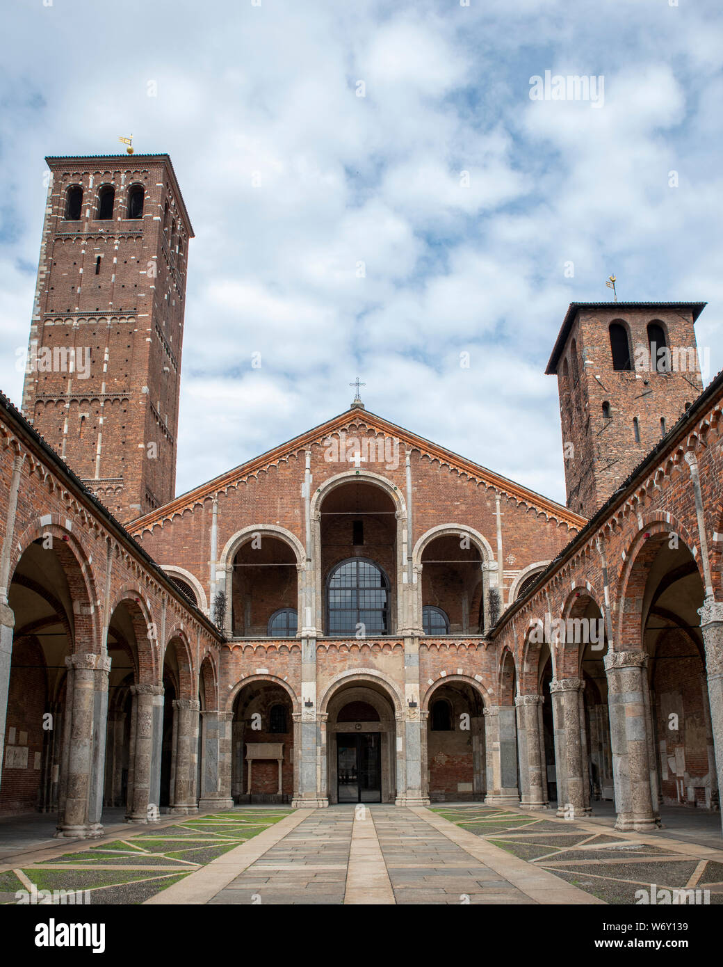 La Basilica di Sant'Ambrogio, una delle più antiche chiese di Milano ...