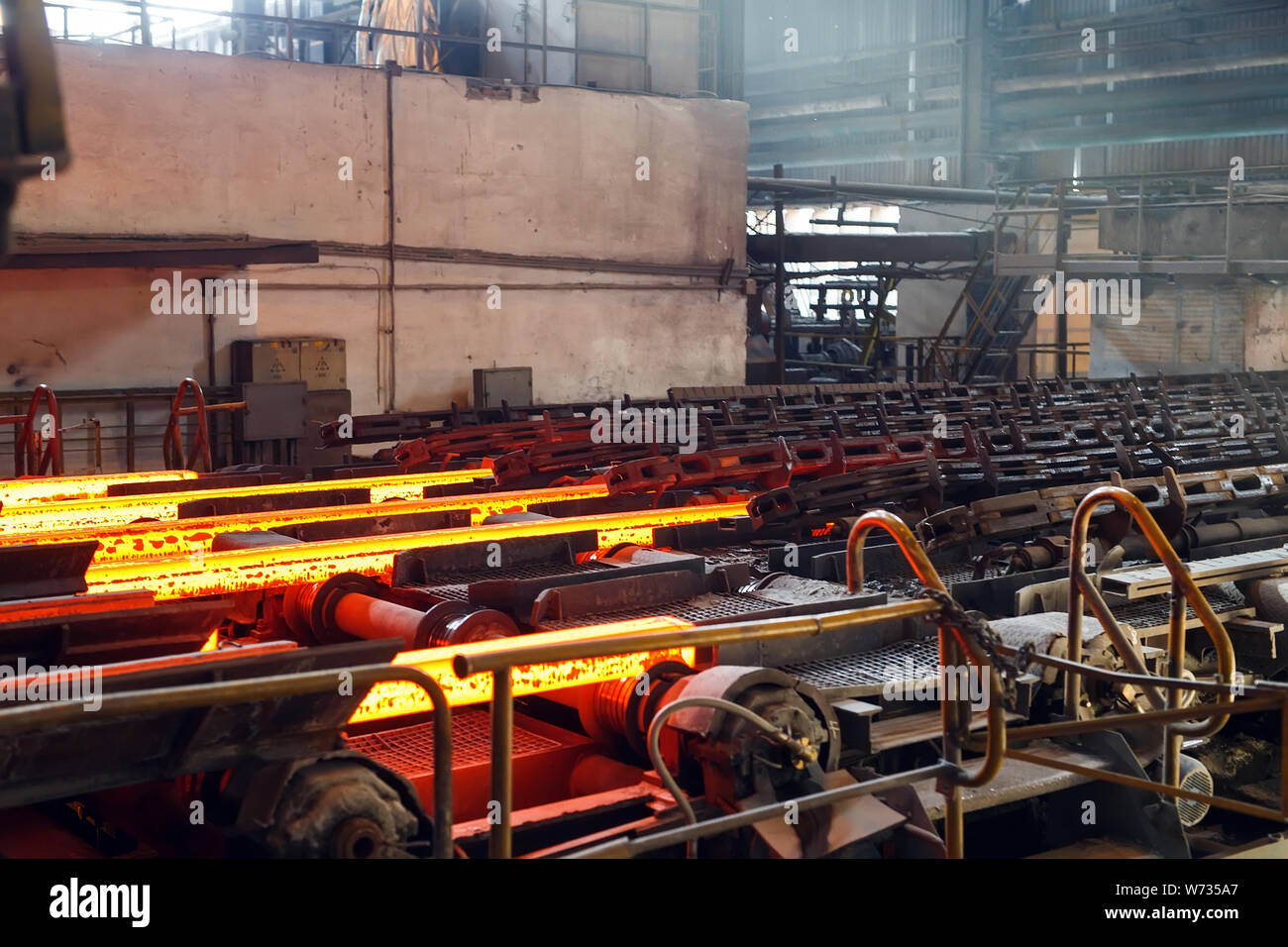 Produzione di acciaio per impianti di colata continua immagini e ...