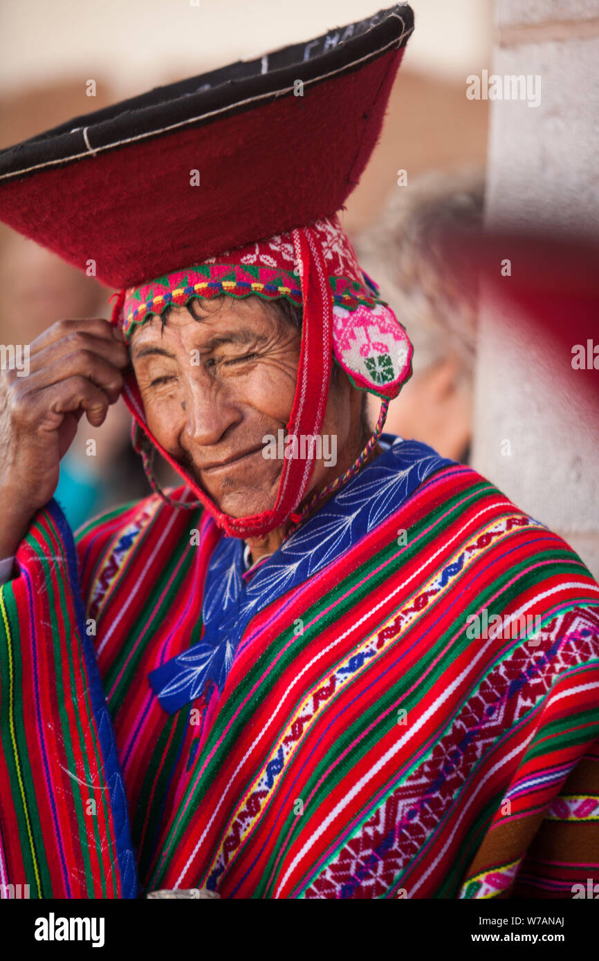 Vestito religioso immagini e fotografie stock ad alta risoluzione - Alamy