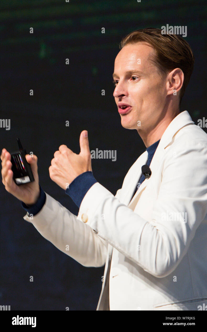 Daan roosegaarde smog free tower immagini e fotografie stock ad alta ...