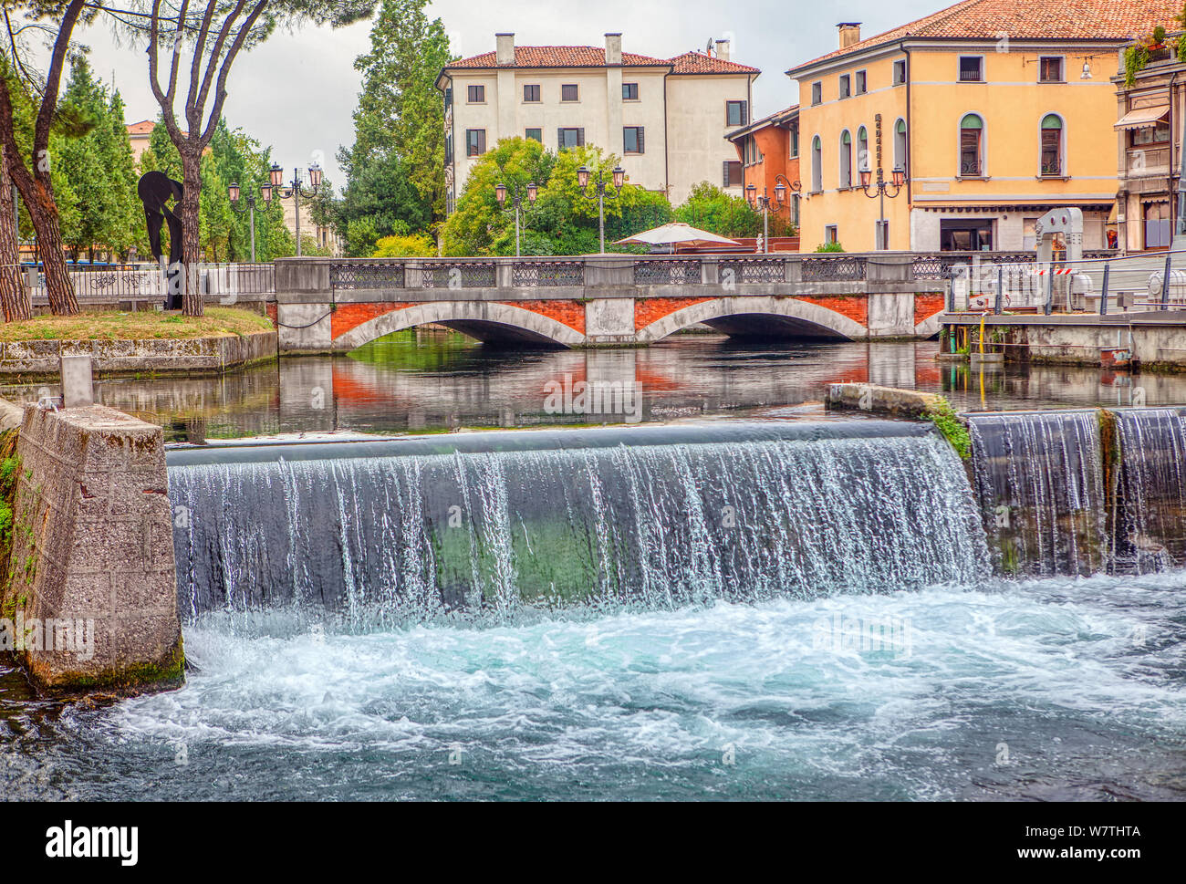 E il ponte sul fiume Sile a Treviso , Italia Foto stock - Alamy