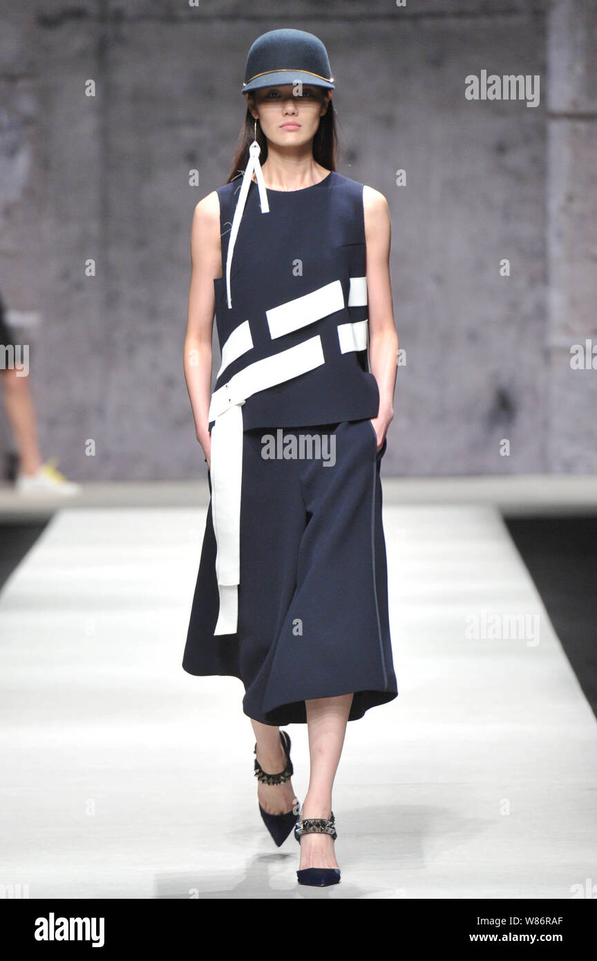 Un modello consente di visualizzare una nuova creazione da cinesi ...