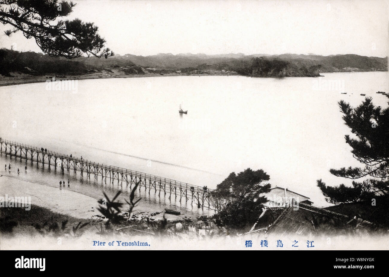 [ 1910s Giappone - Ponte di Enoshima ] - Il ponte di legno per l'isola ...