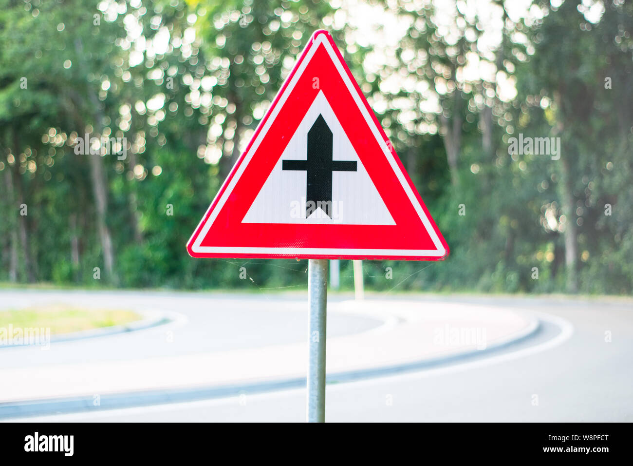 Cartello Stradale A Un Incrocio Immagini e Fotos Stock - Alamy