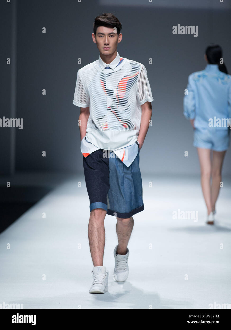 Un modello consente di visualizzare una nuova creazione del designer ...