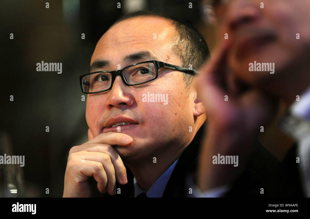 --FILE--Pan Shiyi, presidente di SOHO Cina, è visto durante un banchetto a Pechino in Cina, 23 ...