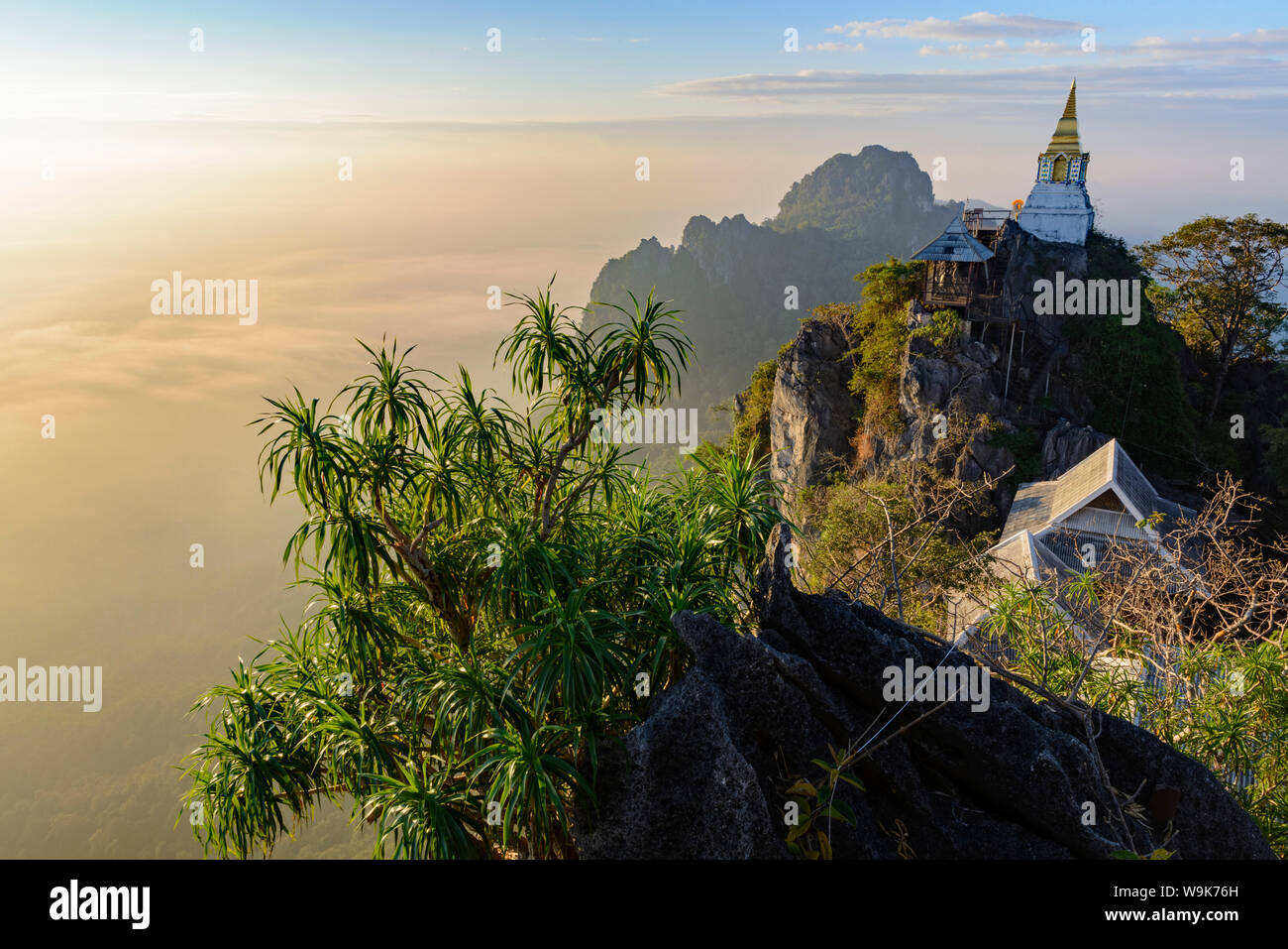 Wat chaloem phra kiat immagini e fotografie stock ad alta risoluzione ...