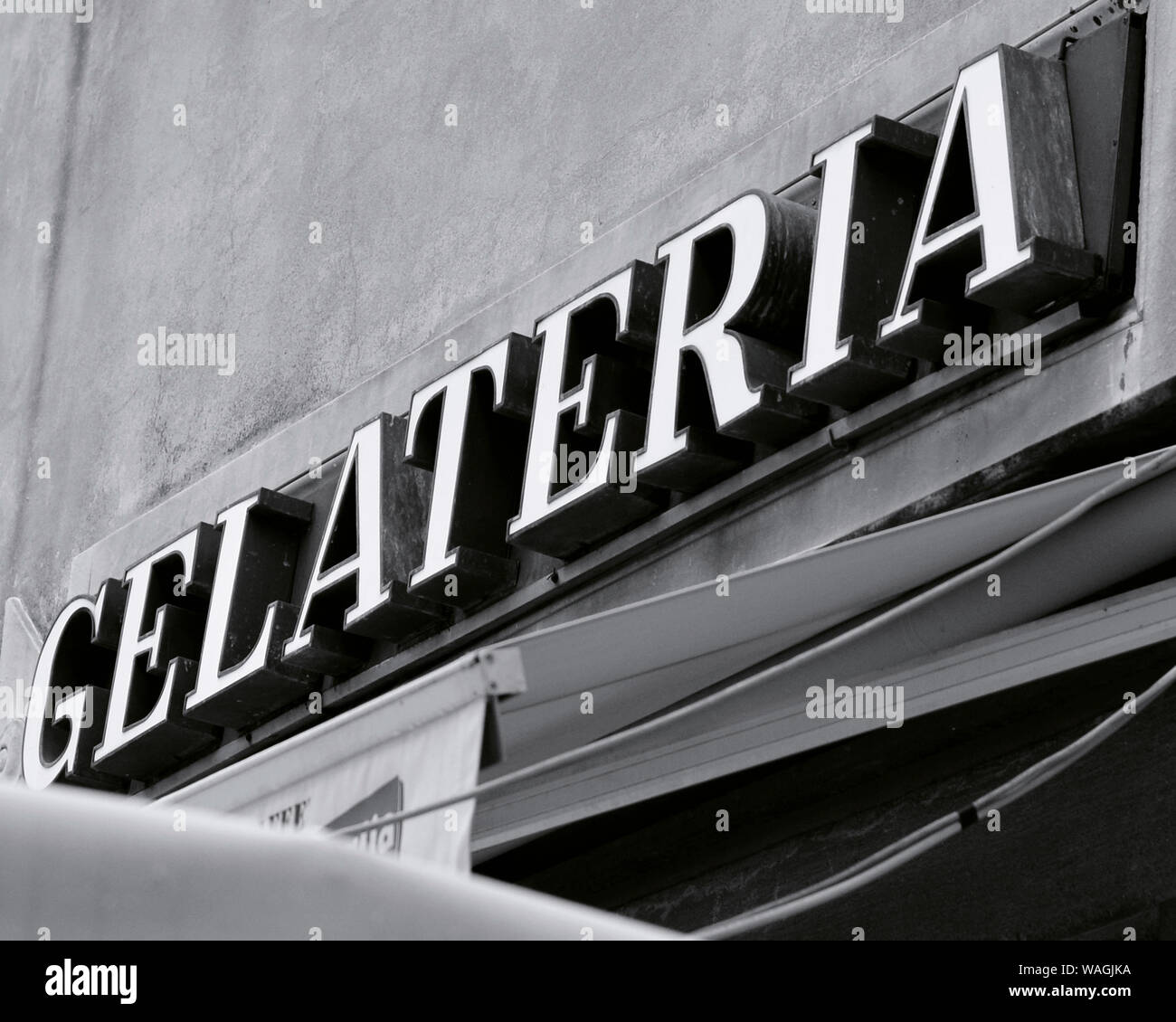 Sign gelateria immagini e fotografie stock ad alta risoluzione - Alamy