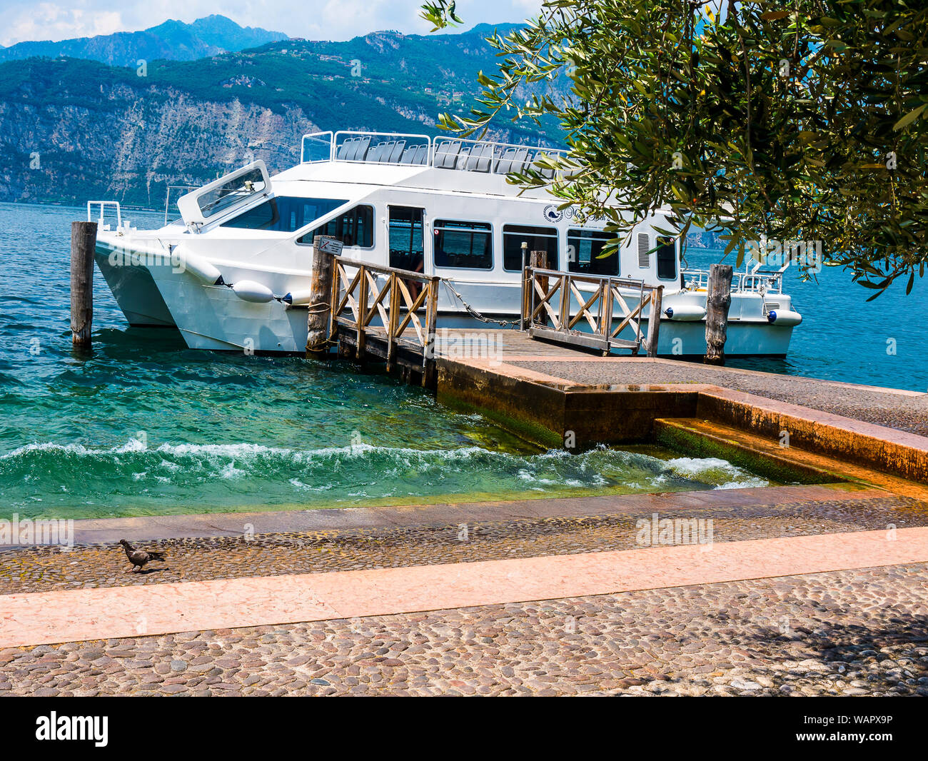 Traghetti Per Lago Di Garda Immagini e Fotos Stock - Alamy