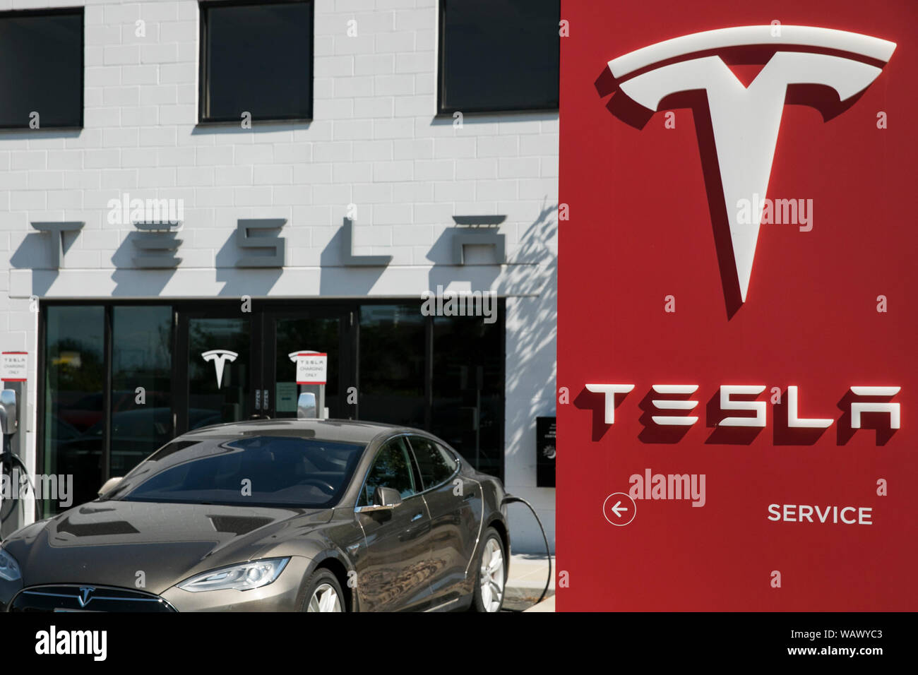Tesla sign immagini e fotografie stock ad alta risoluzione - Alamy