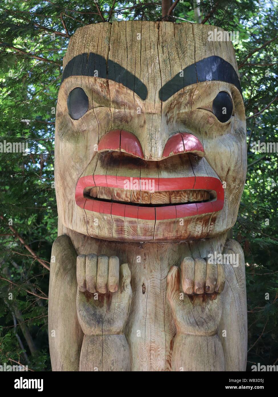Totem di legno immagini e fotografie stock ad alta risoluzione - Alamy