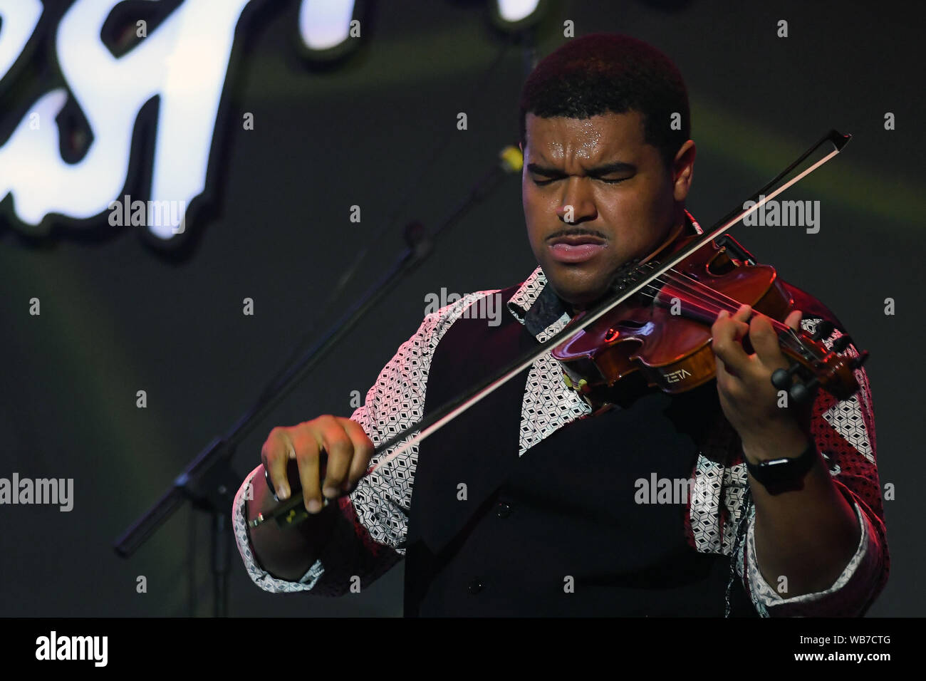 Rio de Janeiro, Brasile, 7 giugno 2019. Il violinista Evan Garr durante ...