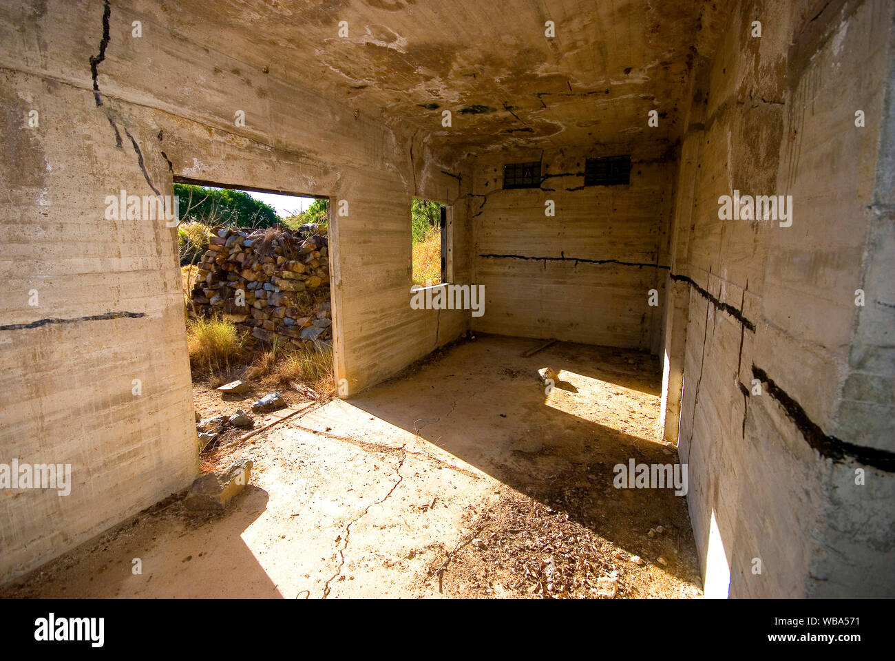 Inside a bunker immagini e fotografie stock ad alta risoluzione - Alamy