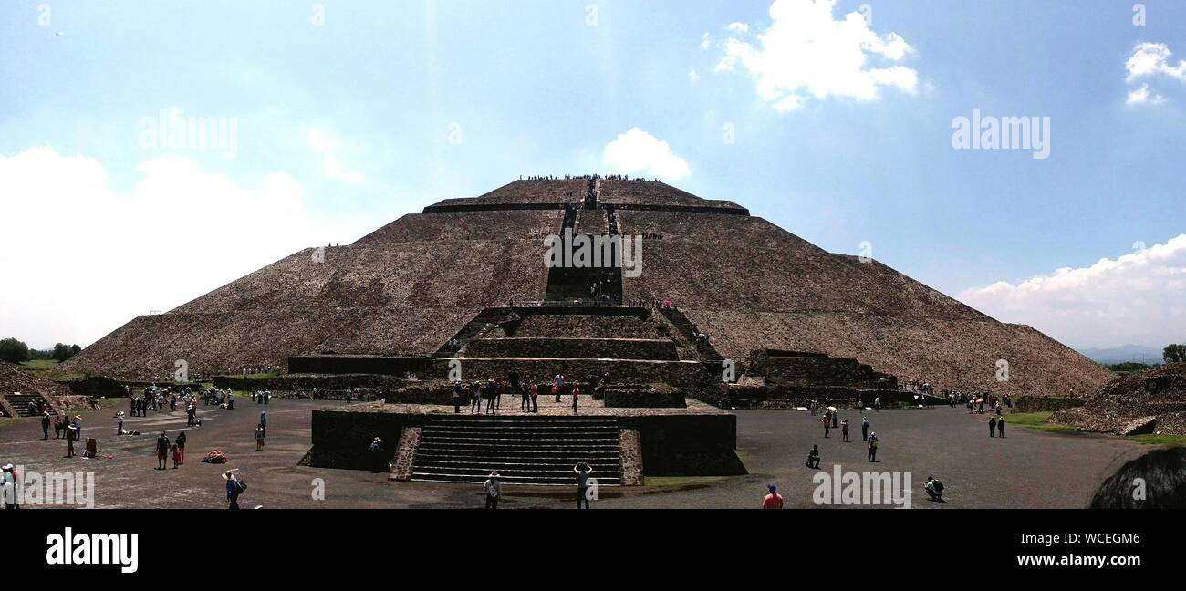 Piramide de la arquitectura del sol immagini e fotografie stock ad alta ...