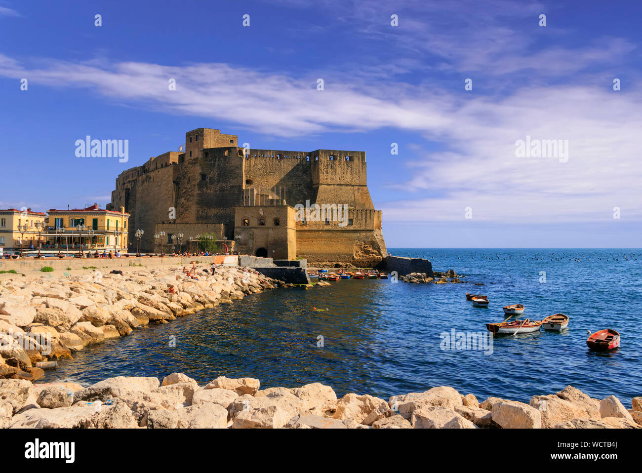 Castel dell'Ovo uovo (Castello) una fortezza medievale nella baia di ...