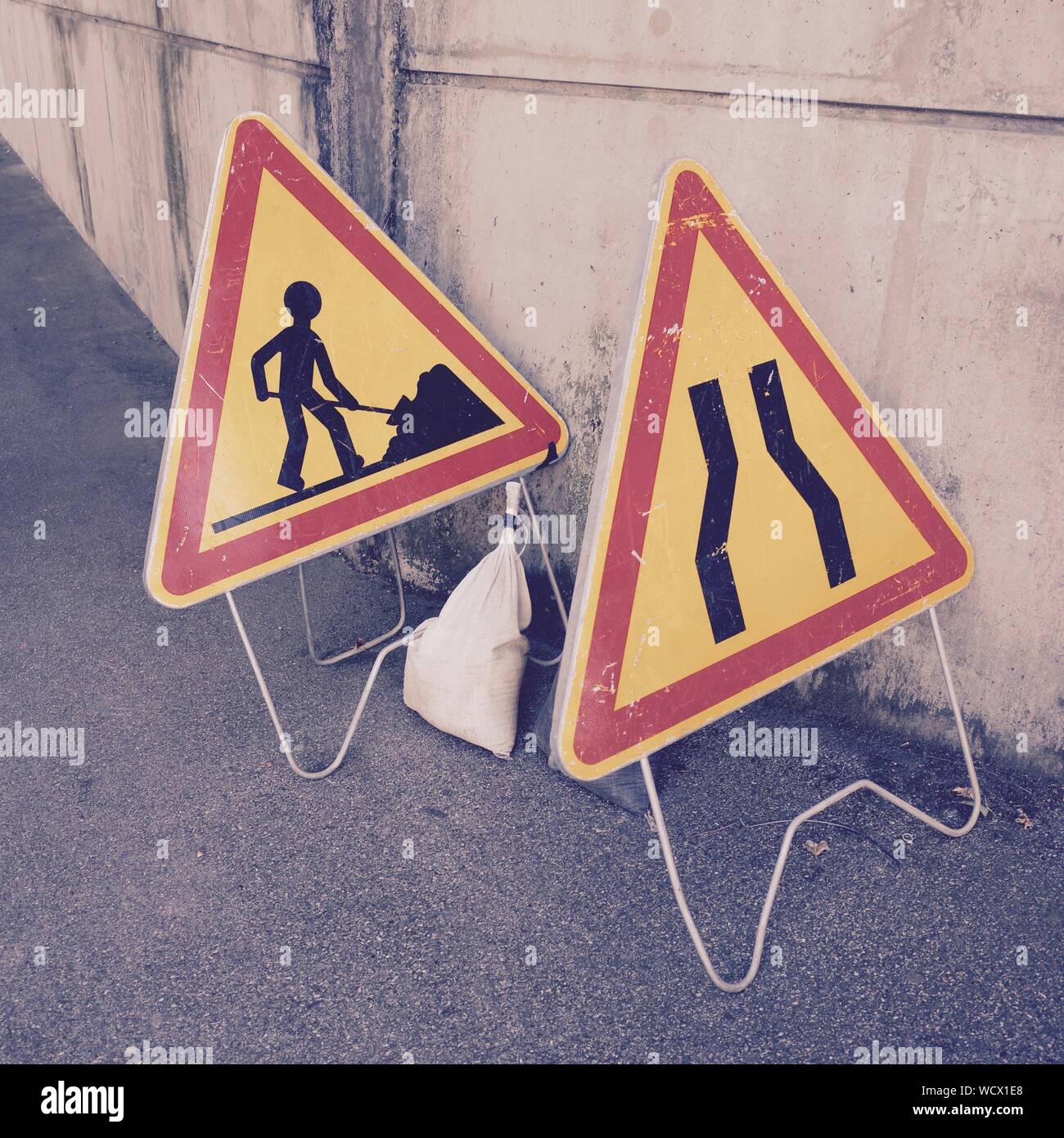 Men At Work Road Signs Immagini e Fotos Stock - Alamy