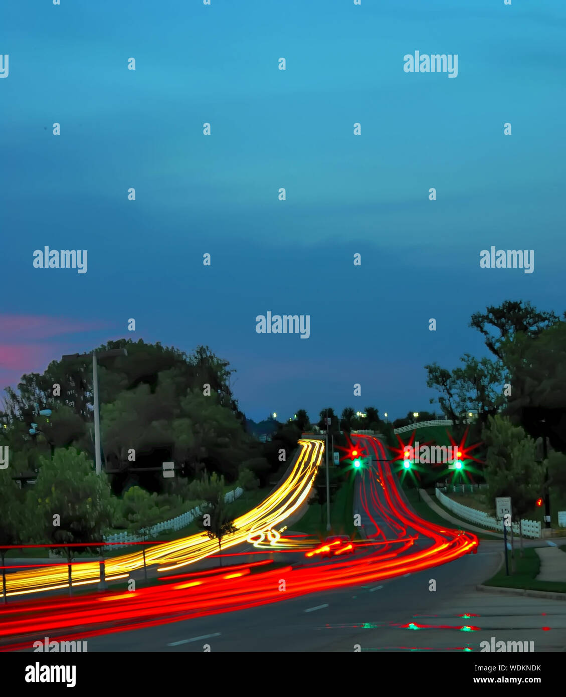 Sentieri Di Luce Su Strade Tortuose Immagini e Fotos Stock - Alamy