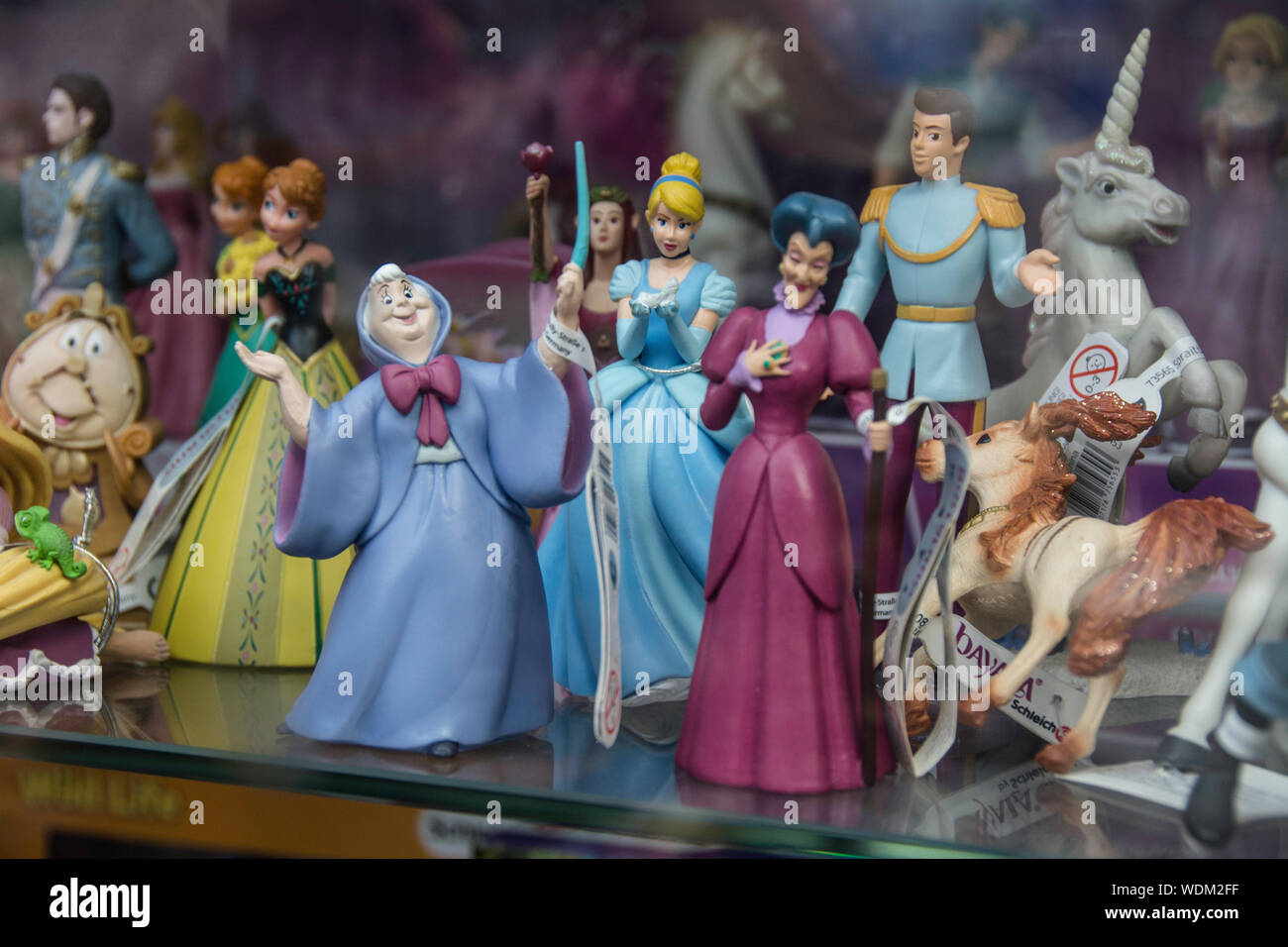 Principessa disney immagini e fotografie stock ad alta risoluzione - Alamy