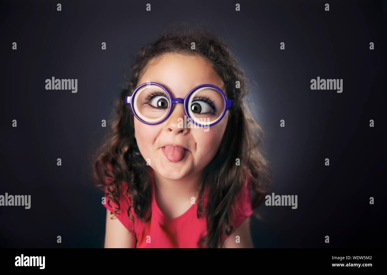 Ragazza strabica immagini e fotografie stock ad alta risoluzione - Alamy