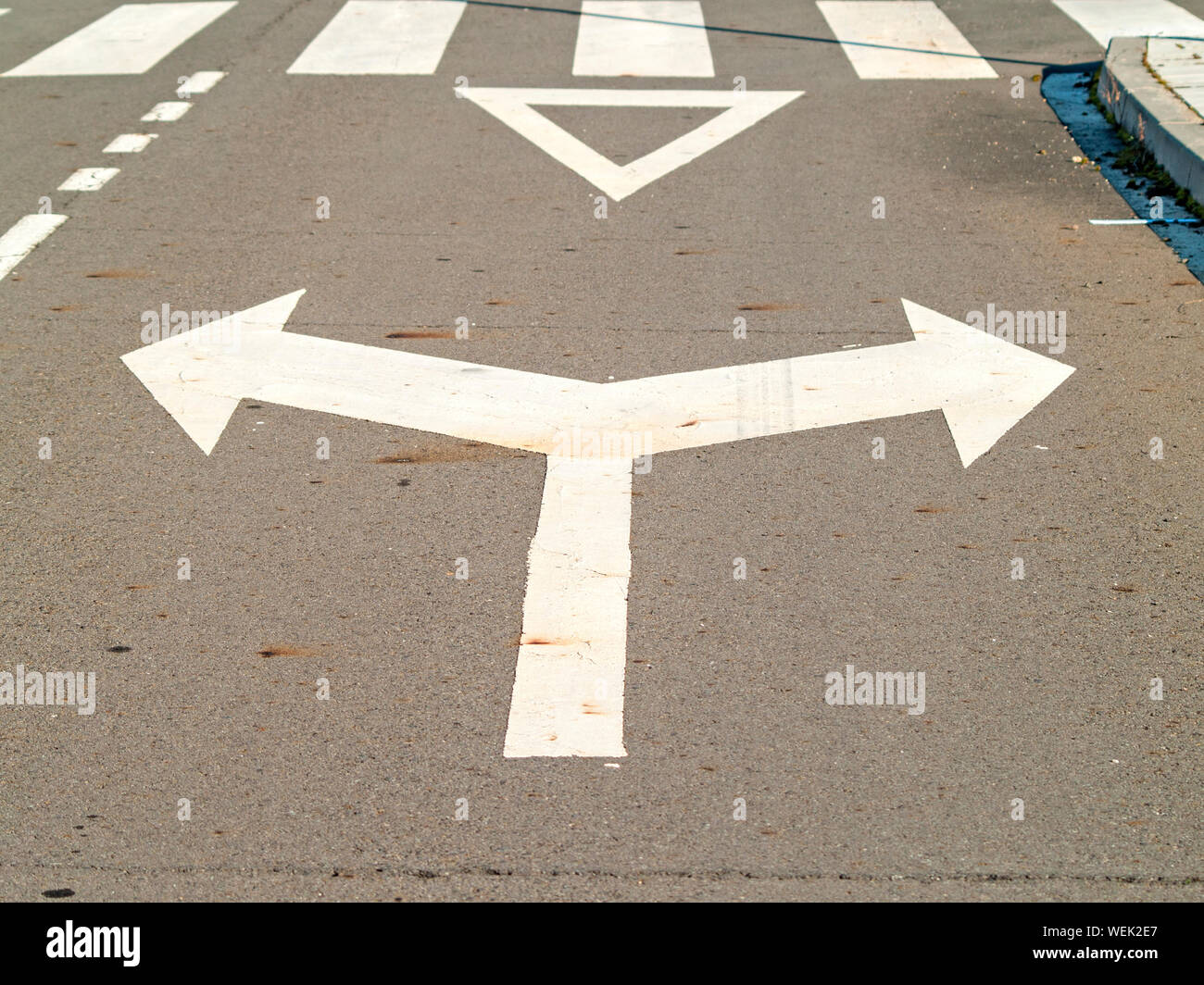 Segnaletica stradale direzionale immagini e fotografie stock ad alta ...