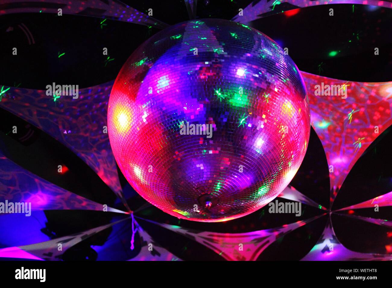 Palla Da Discoteca Colorata Immagini e Fotos Stock - Alamy