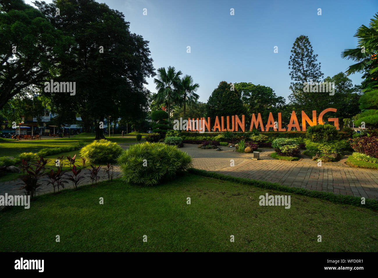 Monumen tugu balai kota alun alun malang situato nel immagini e ...