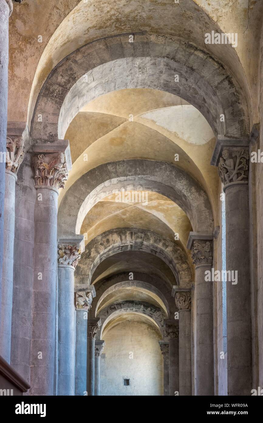 Capitelli romanici immagini e fotografie stock ad alta risoluzione - Alamy