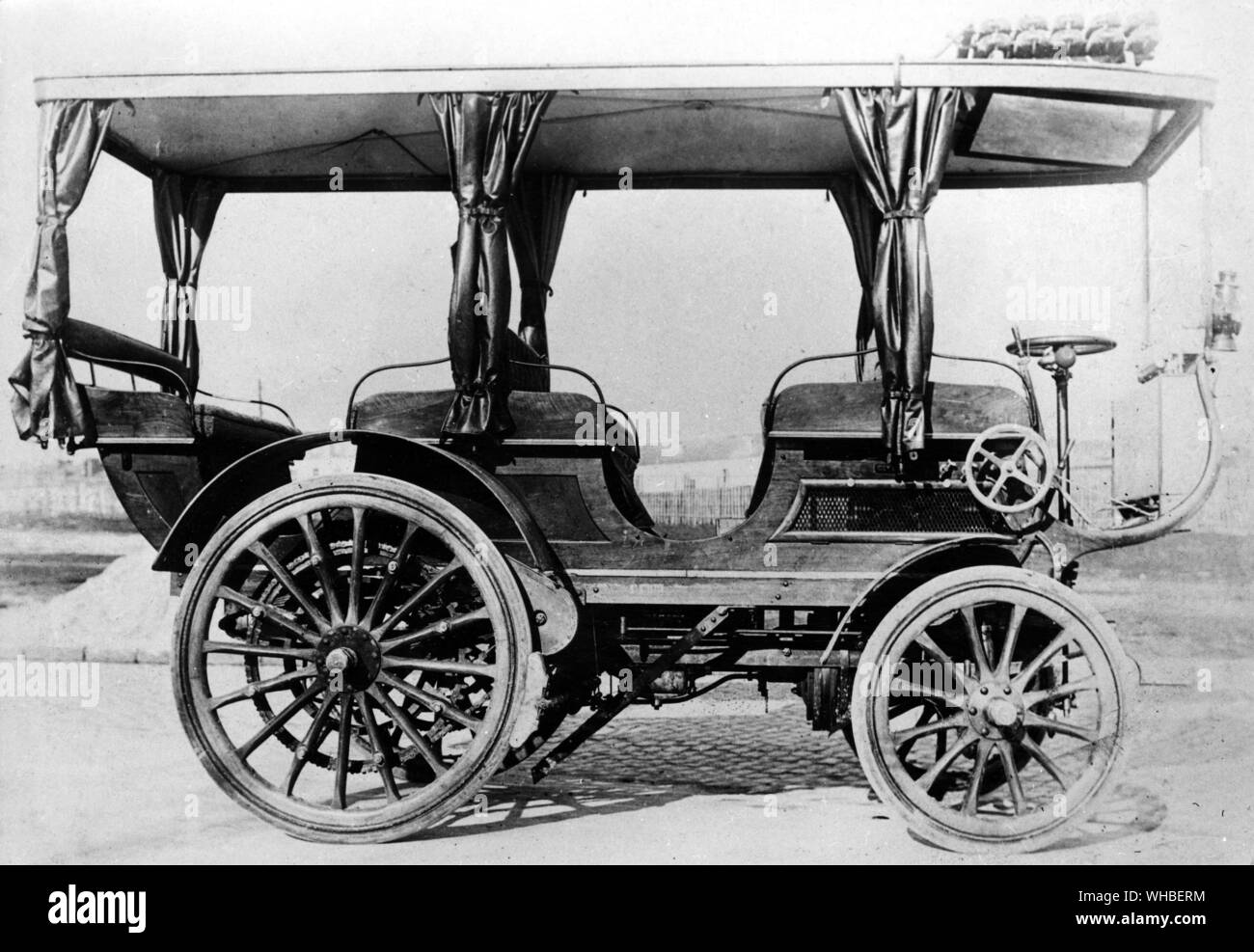 Panhard motor car immagini e fotografie stock ad alta risoluzione - Alamy