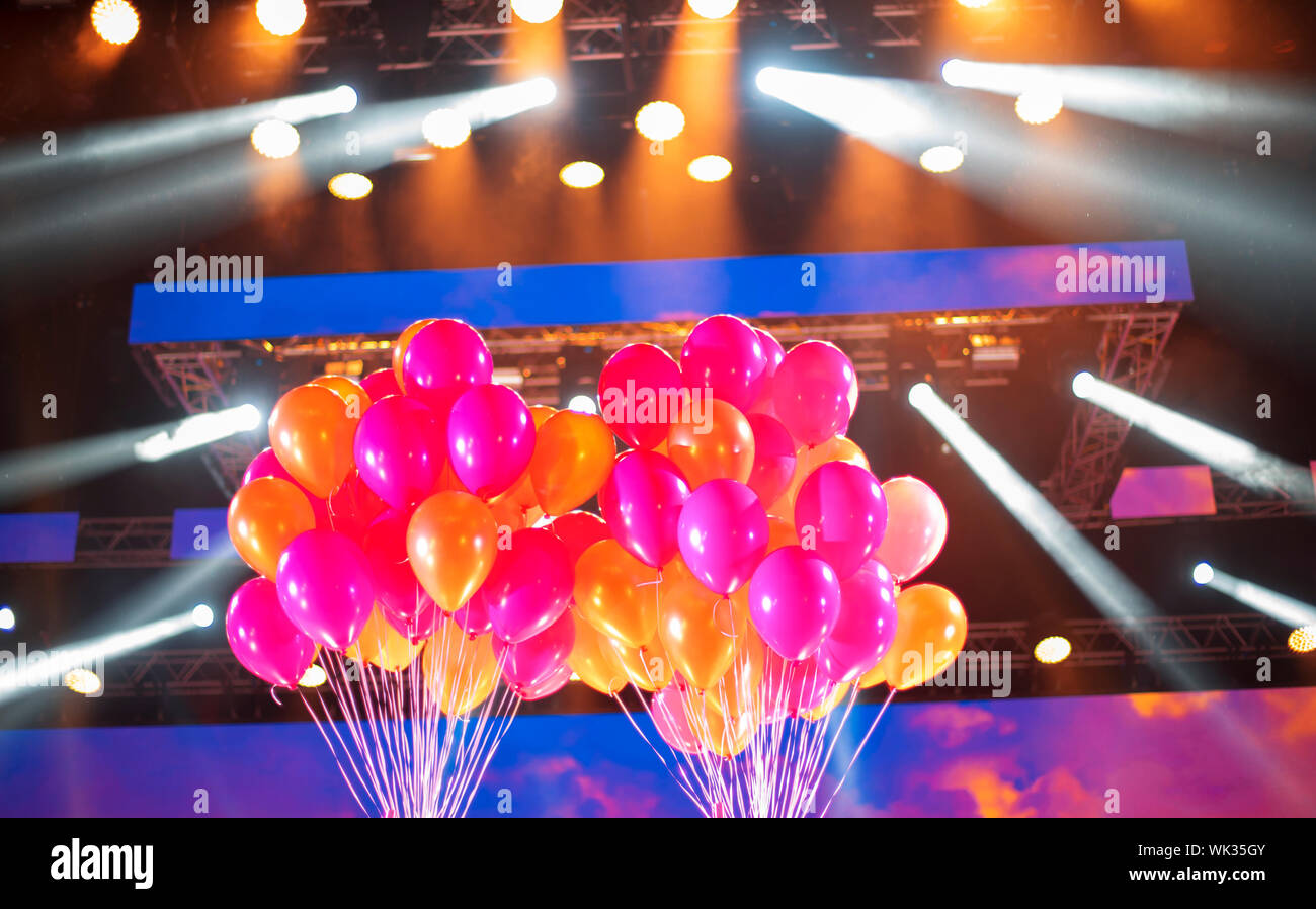 Concerto con palloncini immagini e fotografie stock ad alta risoluzione ...